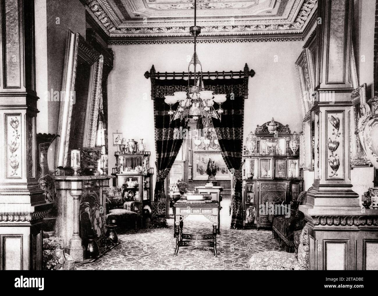 MEUBLES DE SALON DES ANNÉES 1880 DANS LE TOUR DE MAISON D'UN ...