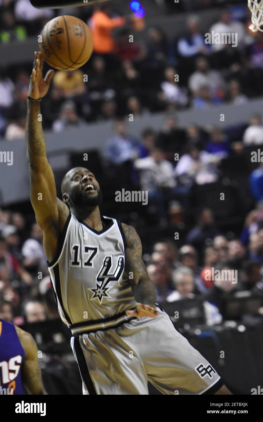 Jonathan Simmons de San Antonio Spurs en action pendant le match de San ...