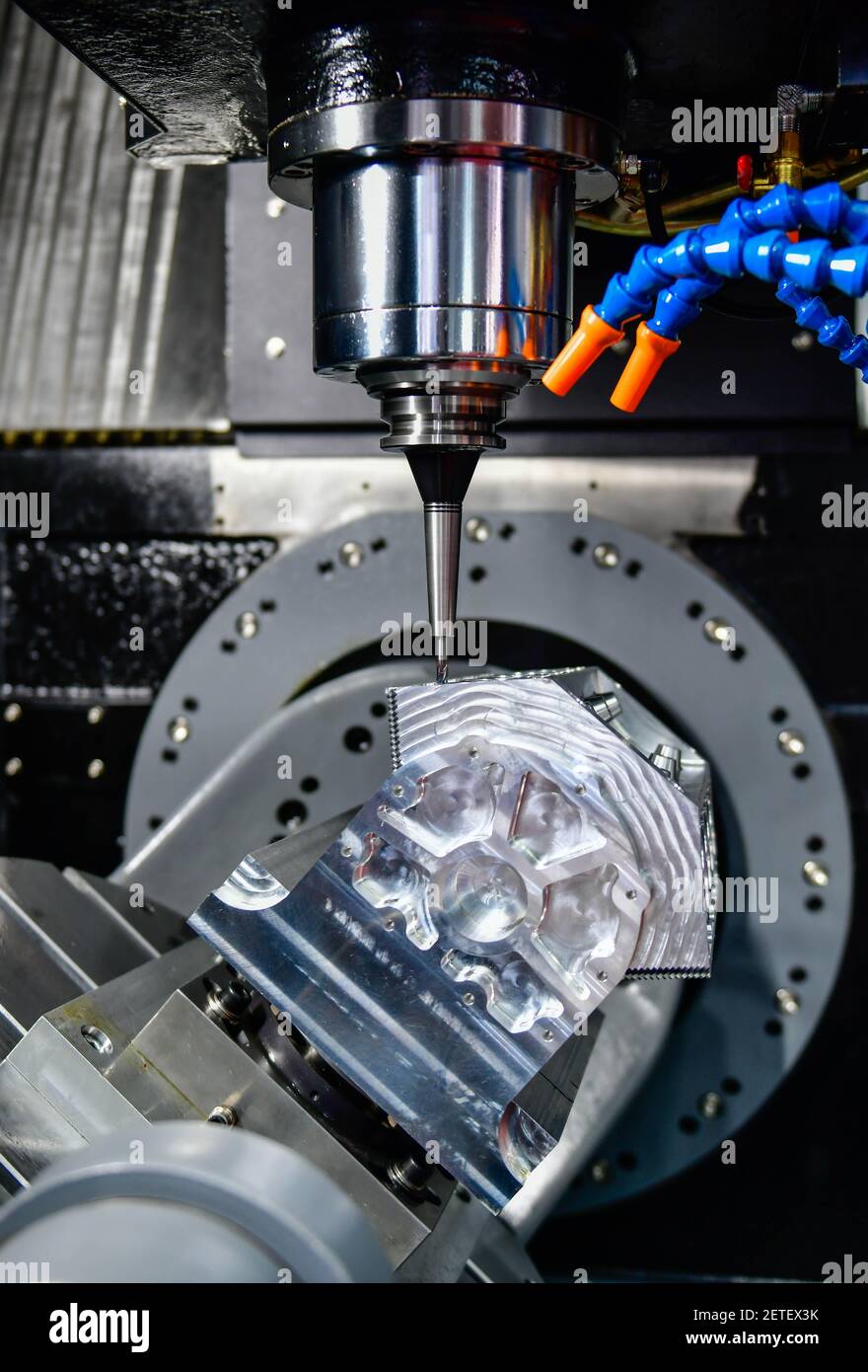 Usinage 5 axes Banque de photographies et d’images à haute résolution ...