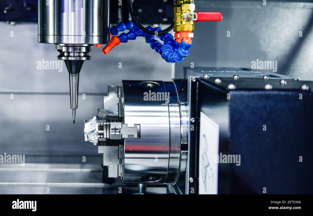 La CNC 5 axes usine des machines pour la configuration de conception ...