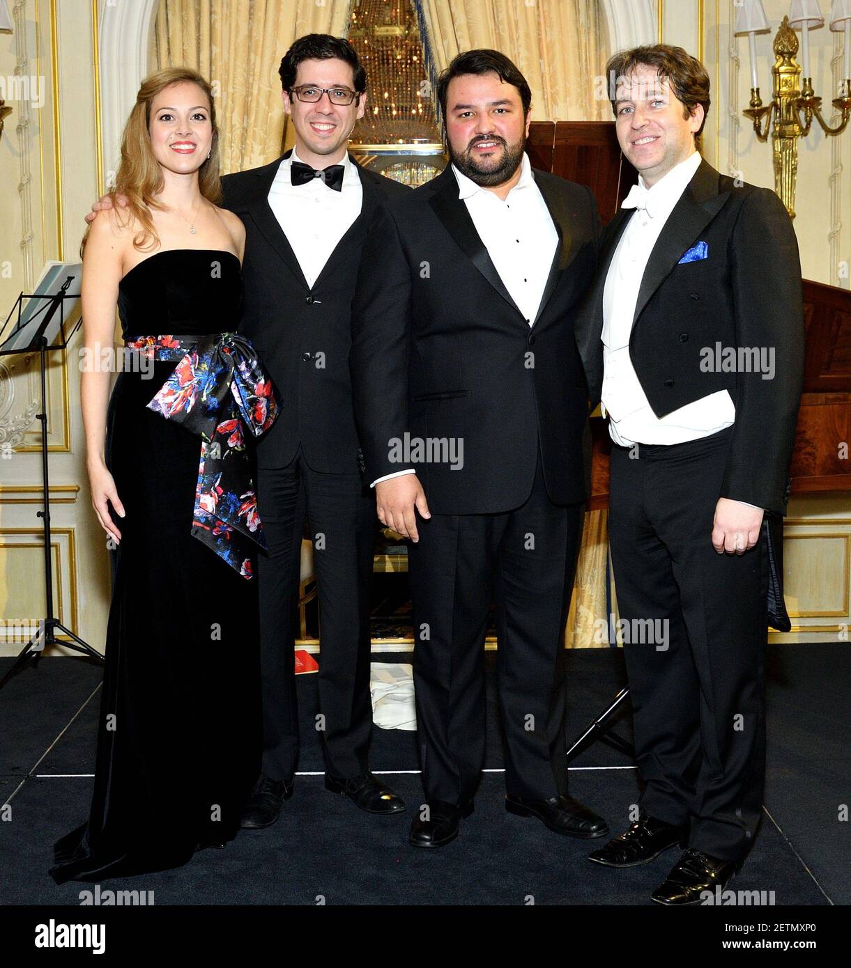 De gauche à droite : la soprano Lauren Snouffer, le pianiste Nimrod ...