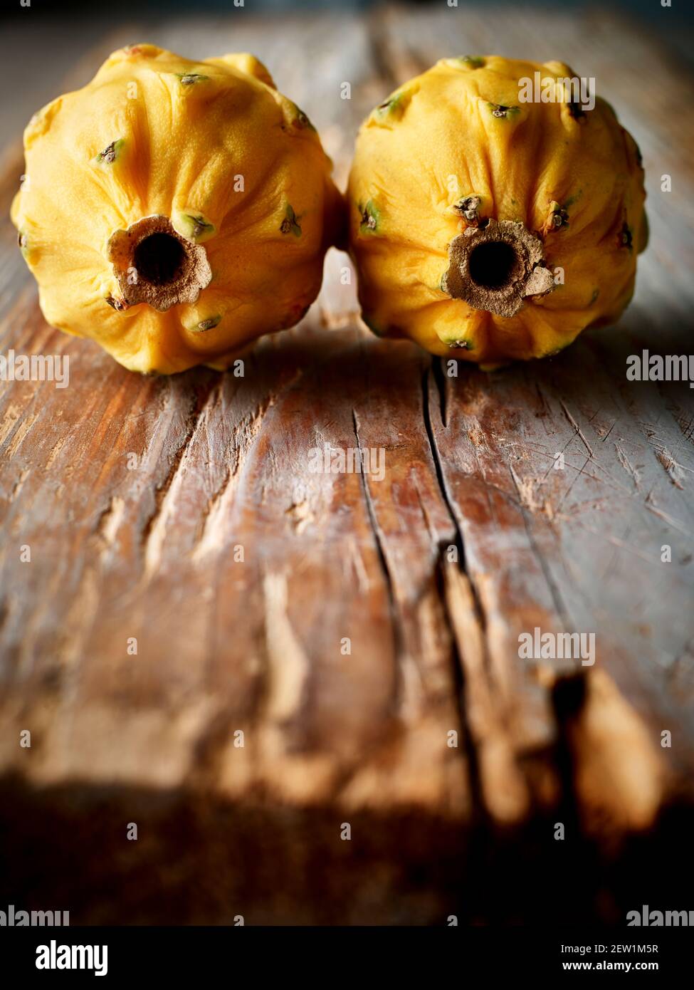 Pitaya jaune Banque de photographies et d’images à haute résolution - Alamy