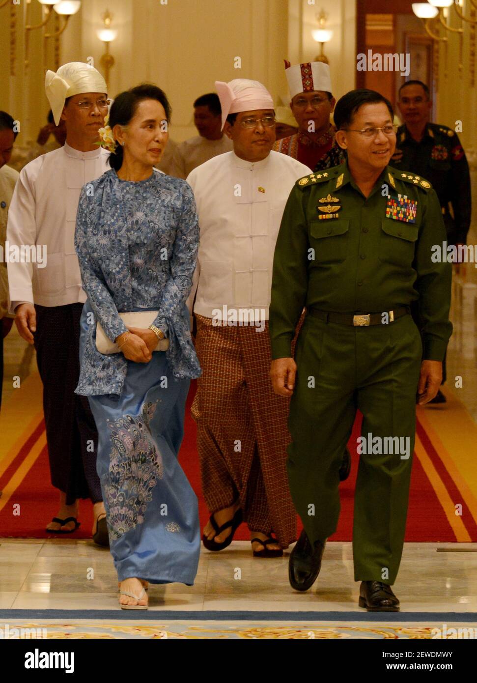 NAY PYI TAW, 30 mars 2016 (Xinhua) -- Le commandant en chef des forces armées du Myanmar, le ...