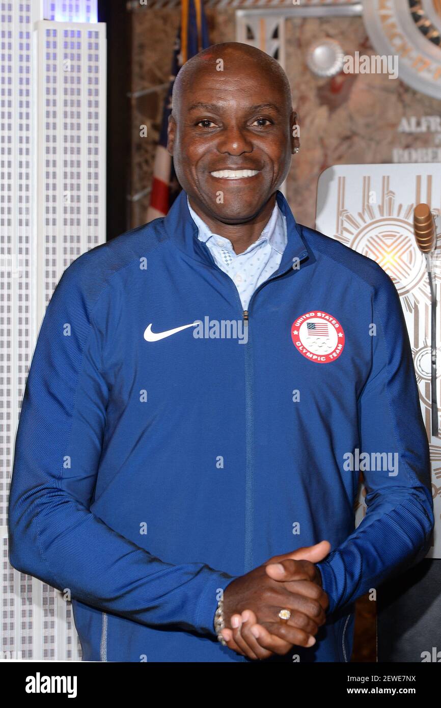 Carl Lewis, gagnant de neuf fois aux Jeux olympiques, assiste à des ...