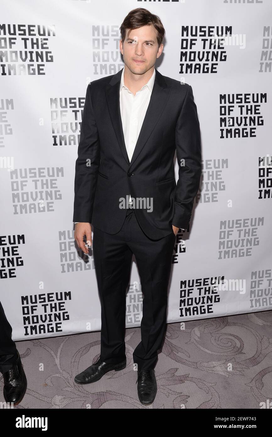 L'acteur Ashton Kutcher assiste au musée de l'image en mouvement en l ...