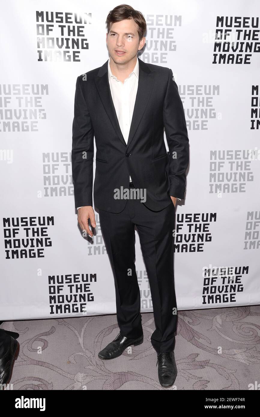 L'acteur Ashton Kutcher assiste au musée de l'image en mouvement en l ...