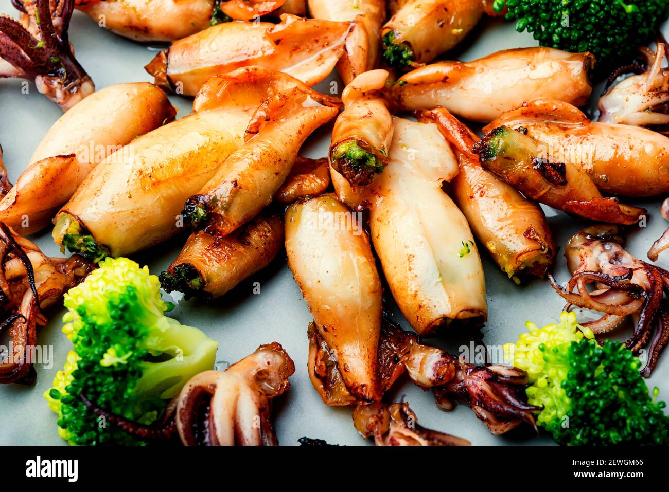 Calamars cuits au four Banque de photographies et d’images à haute ...