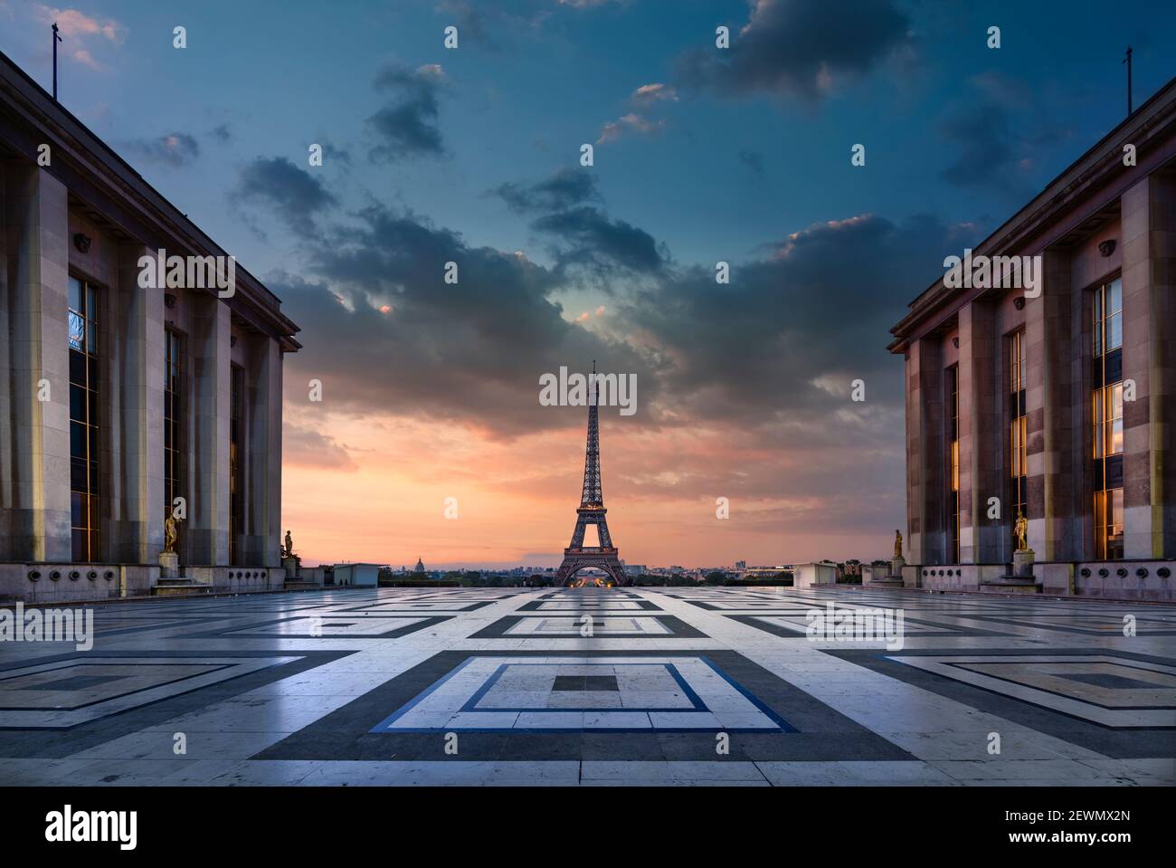 Place du trocadero from eiffel tower Banque de photographies et d’images à haute résolution - Alamy