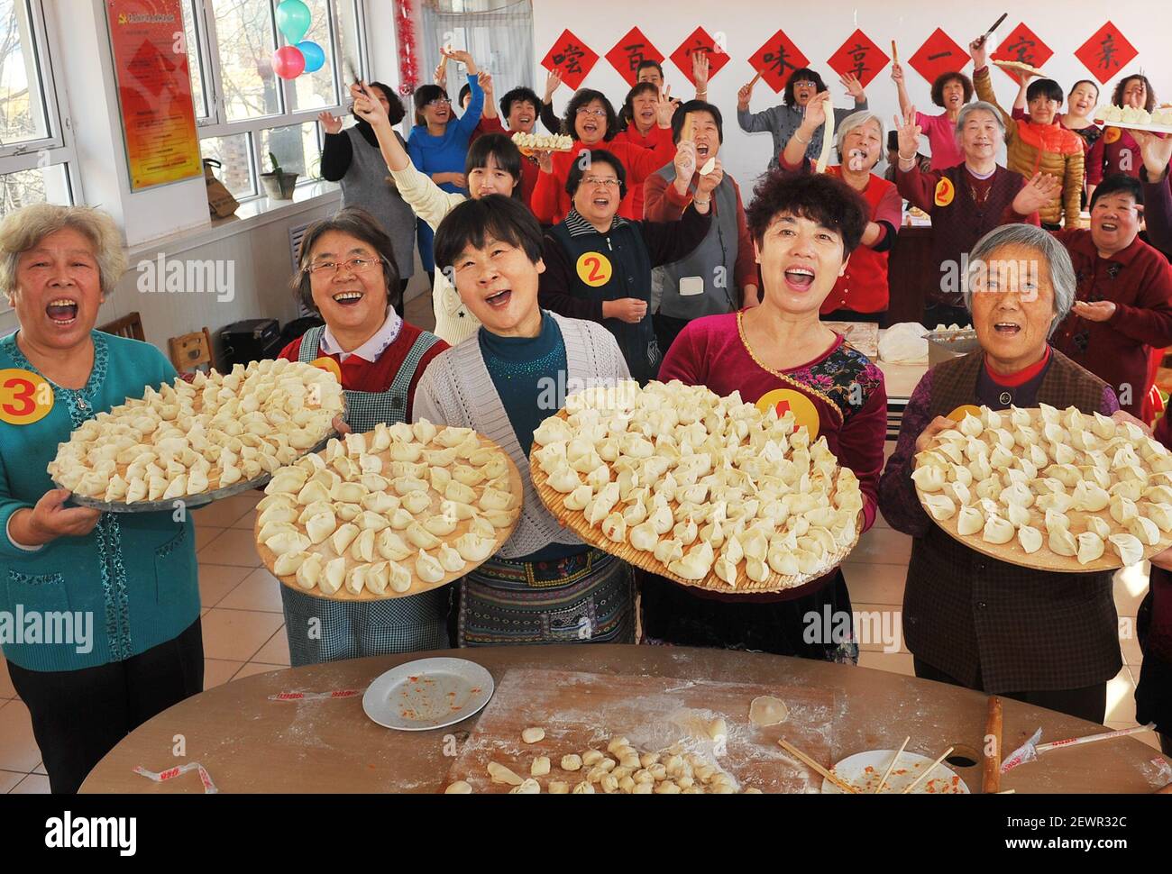 (161221) -- ZHANGJIAKOU, 21 décembre 2016 (Xinhua) -- les résidents ...