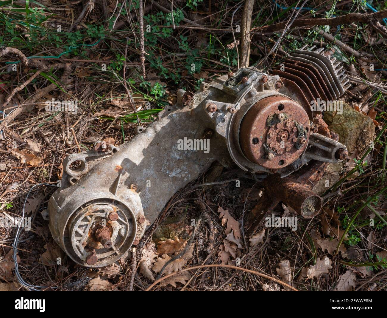 Moped scrap Banque de photographies et d’images à haute résolution - Alamy