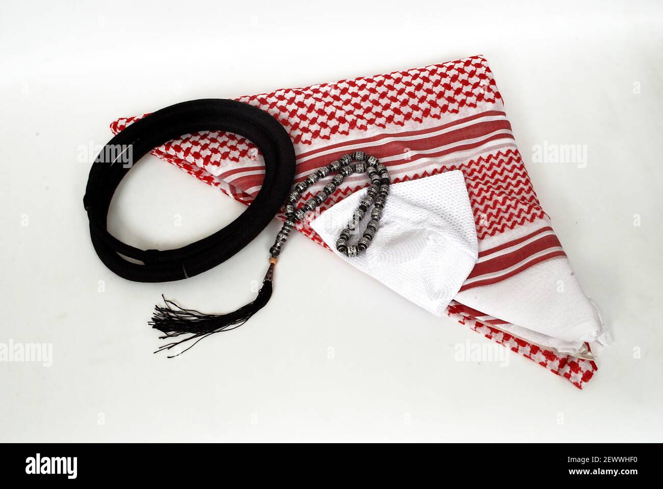 Arabe vêtements traditionnels accessoires appelés, Shemagh, AGAL, blanc ...