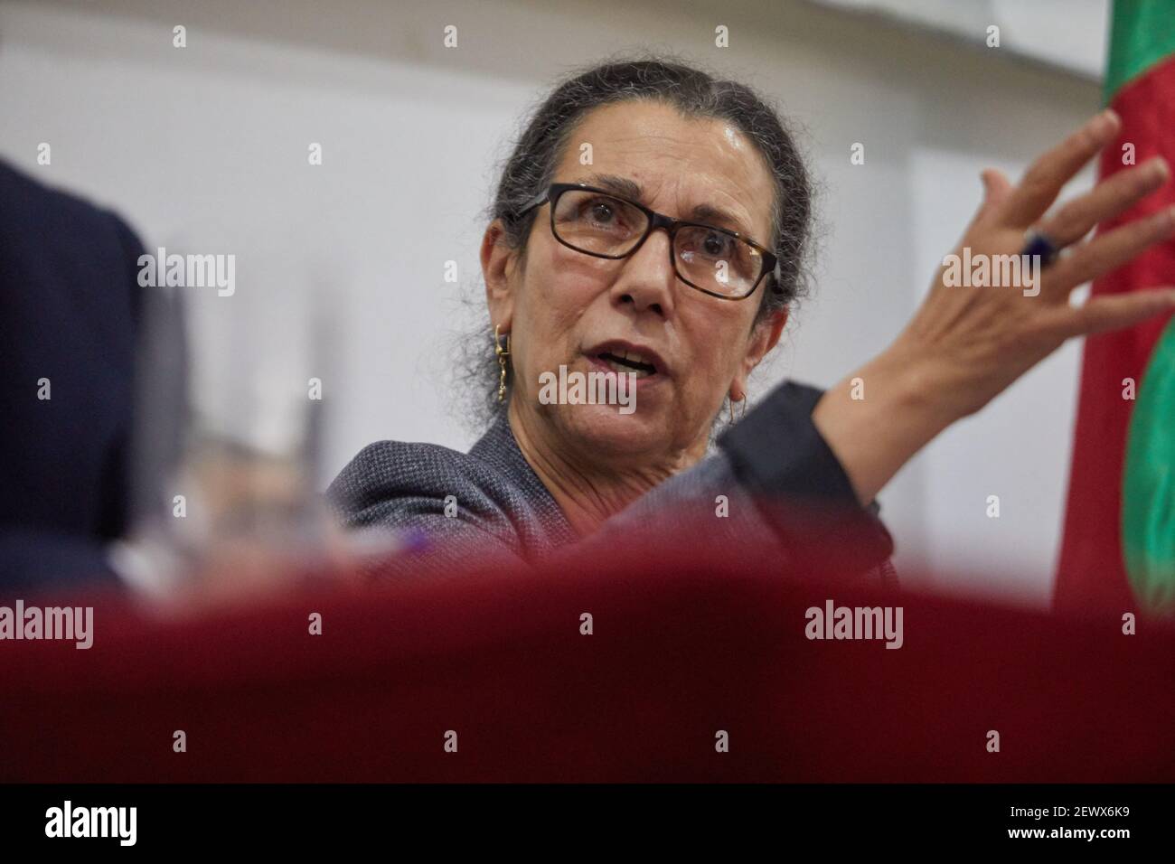 Louisa hanoune Banque de photographies et d’images à haute résolution ...