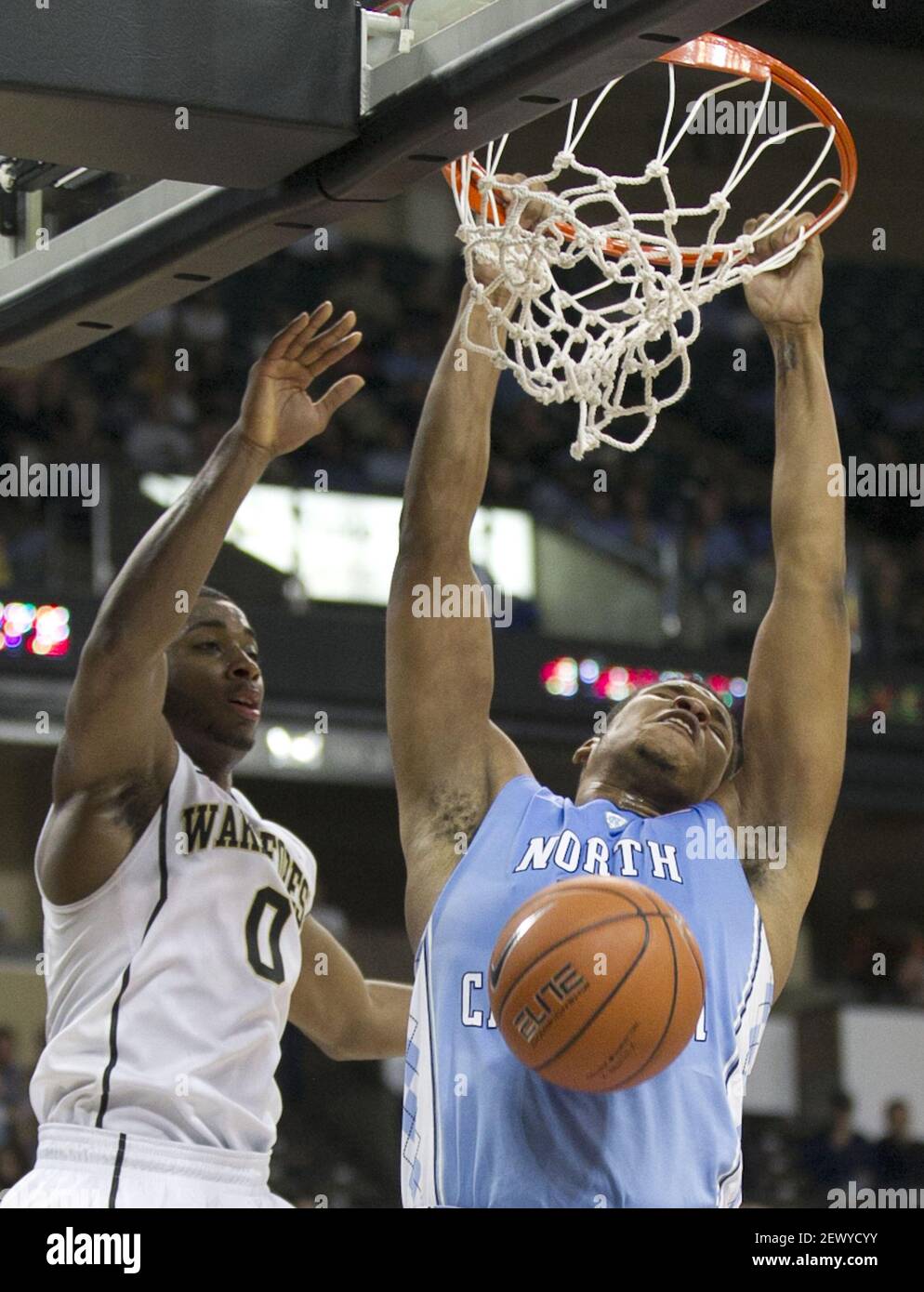 Kennedy Meeks (3) de l'UNC surclasse le CODI Miller-McIntyre de Wake ...