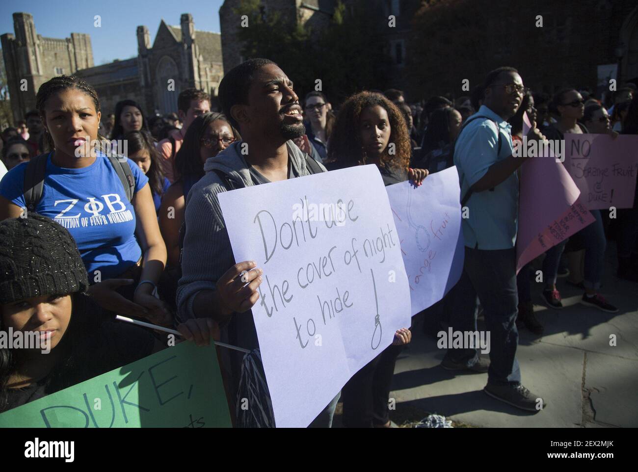 Malcolm Bonner, étudiant de Duke, au centre, se réunit avec des ...