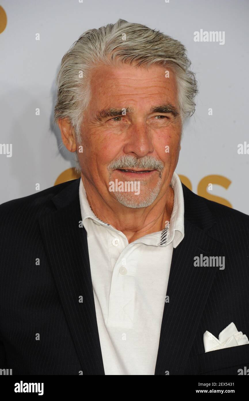 James Brolin pendant la CBS Upfront After Party, tenu dans une tente ...