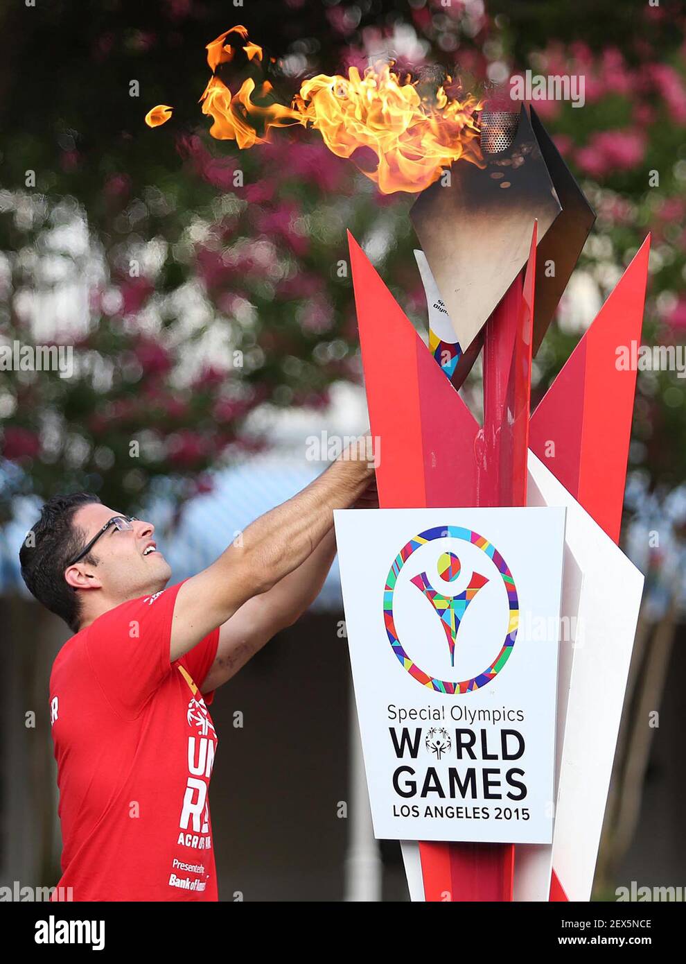 Michael Glantz, avec Bank of America Corp., allume la flamme de l ...