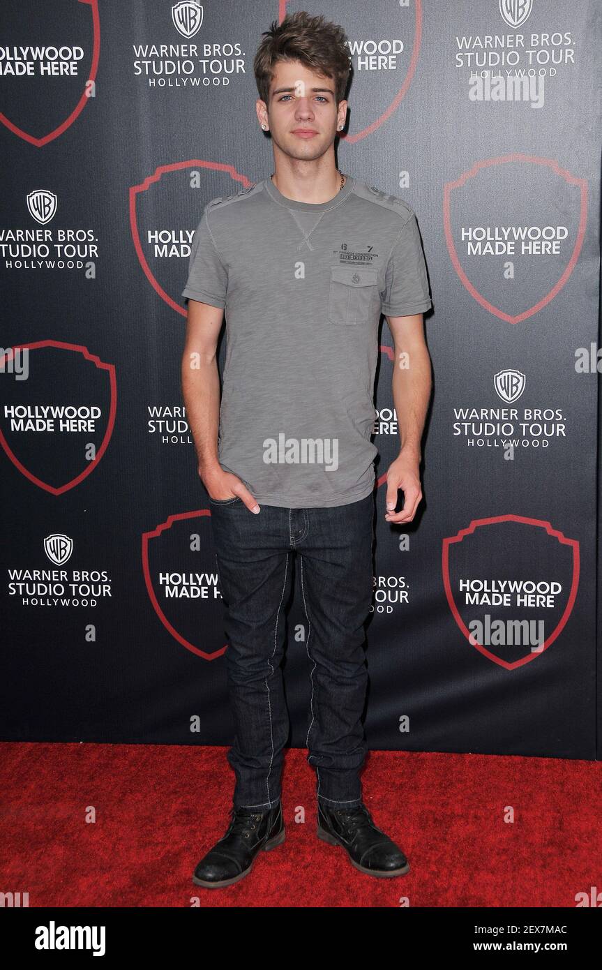 Brandon Tyler Russell arrive au Warner Bros. Studio Tour Hollywood ...