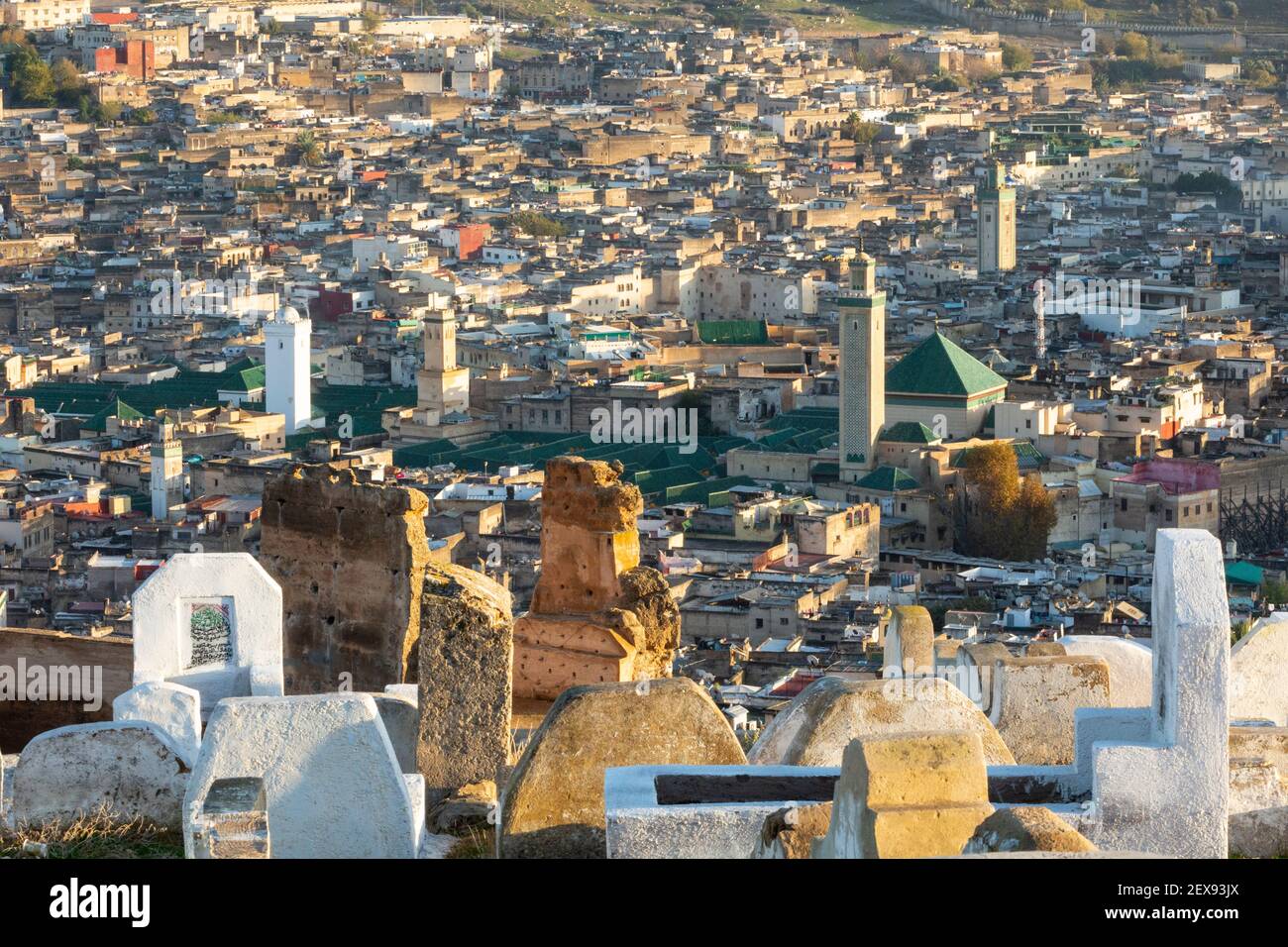 Kairaouine mosque fes Banque de photographies et d’images à haute ...