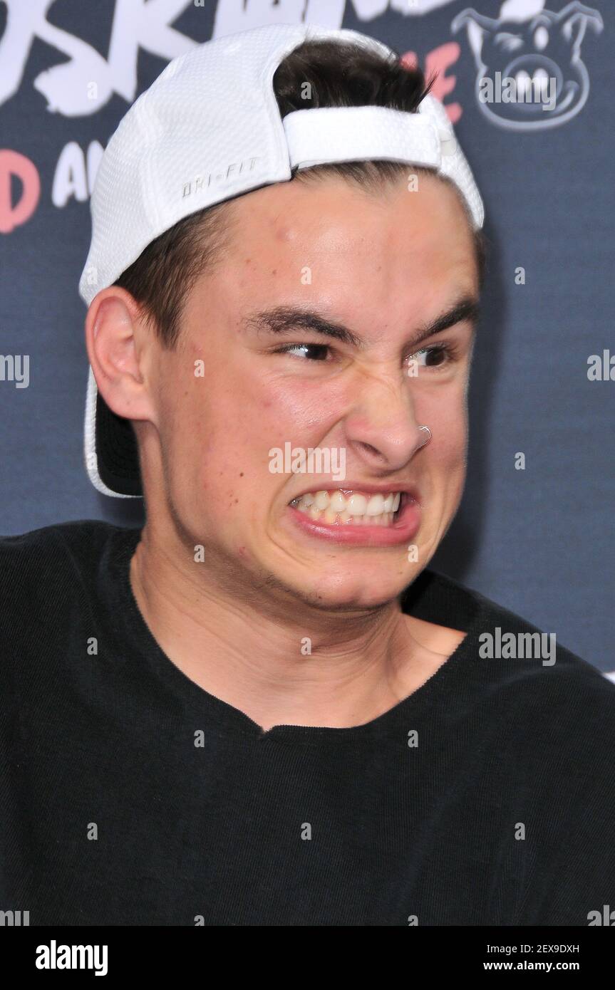 Kian Lawley arrive à la première de Los Angeles 'Janoskians: Untold and ...