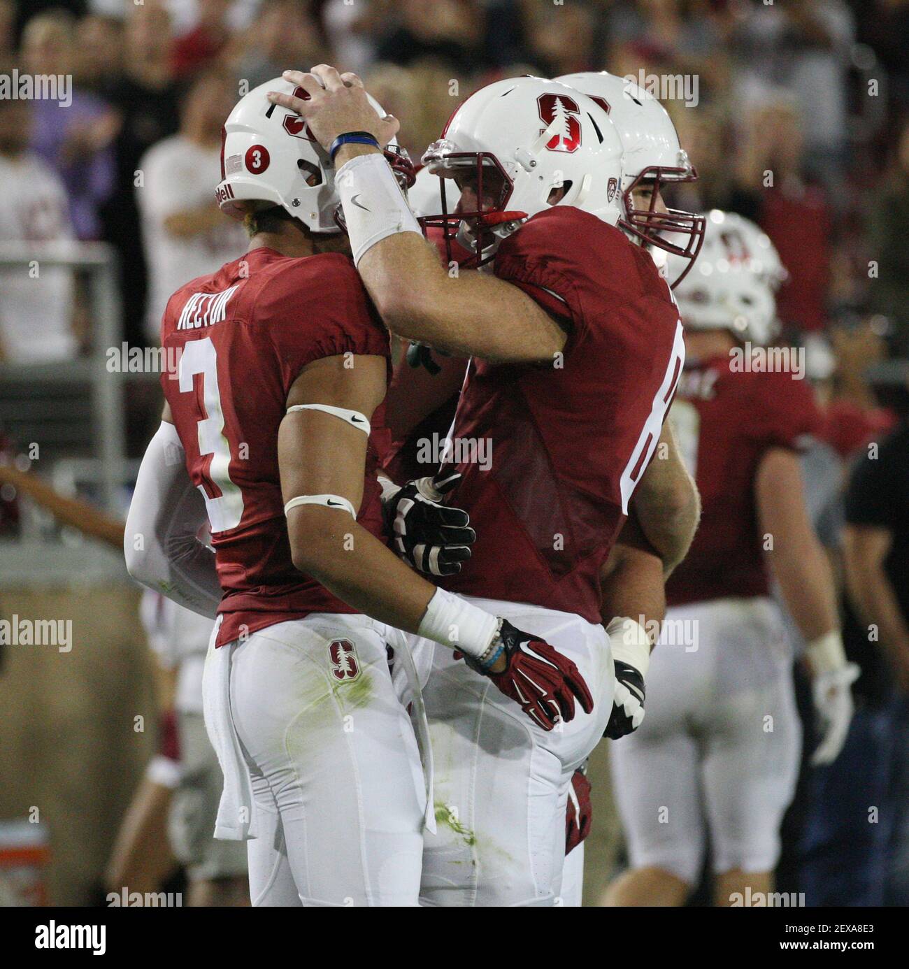 Kevin Hogan félicite Michael Rector de Stanford, à gauche, après avoir ...