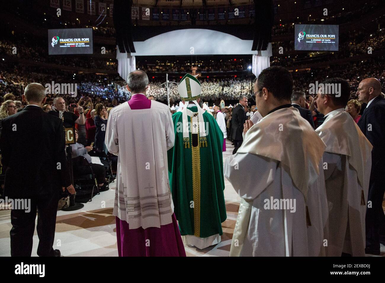 NEW YORK, NY - SEPTEMBRE 25 : le pape François entre dans Madison ...