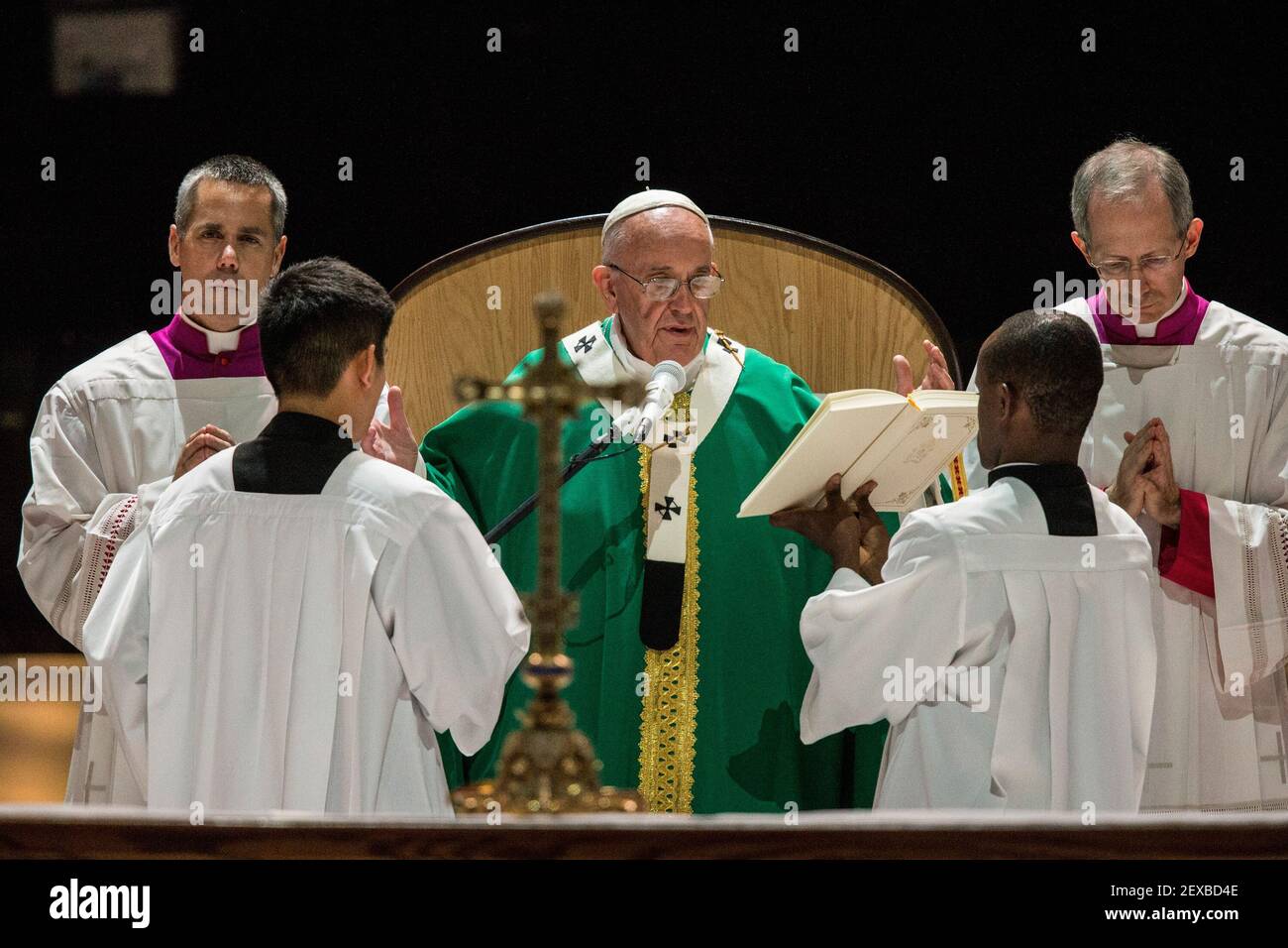 NEW YORK, NY - SEPTEMBRE 25 : le pape François entre dans Madison ...
