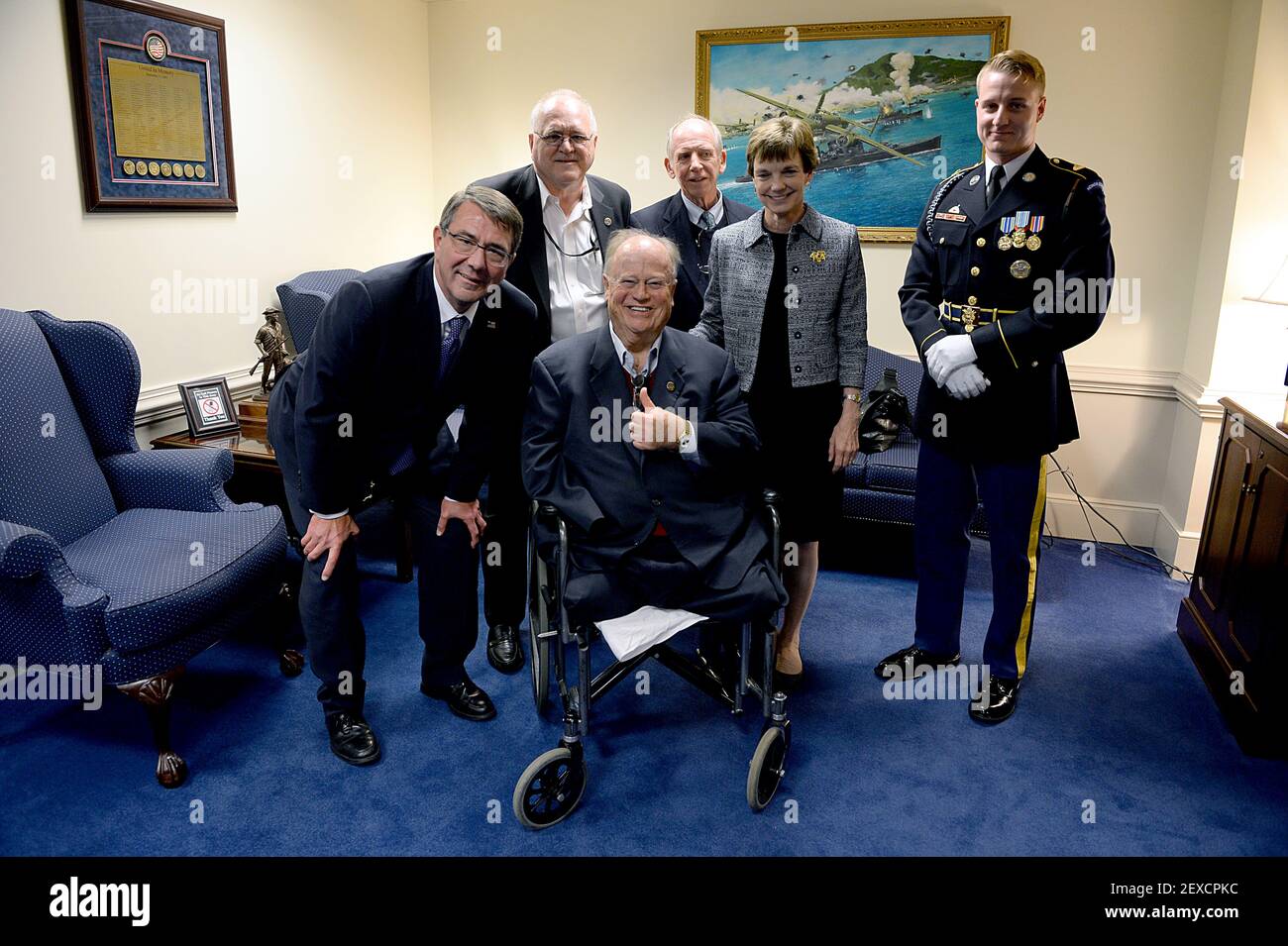 Le secrétaire à la Défense Ash carter rencontre l'ancien sénateur des ...