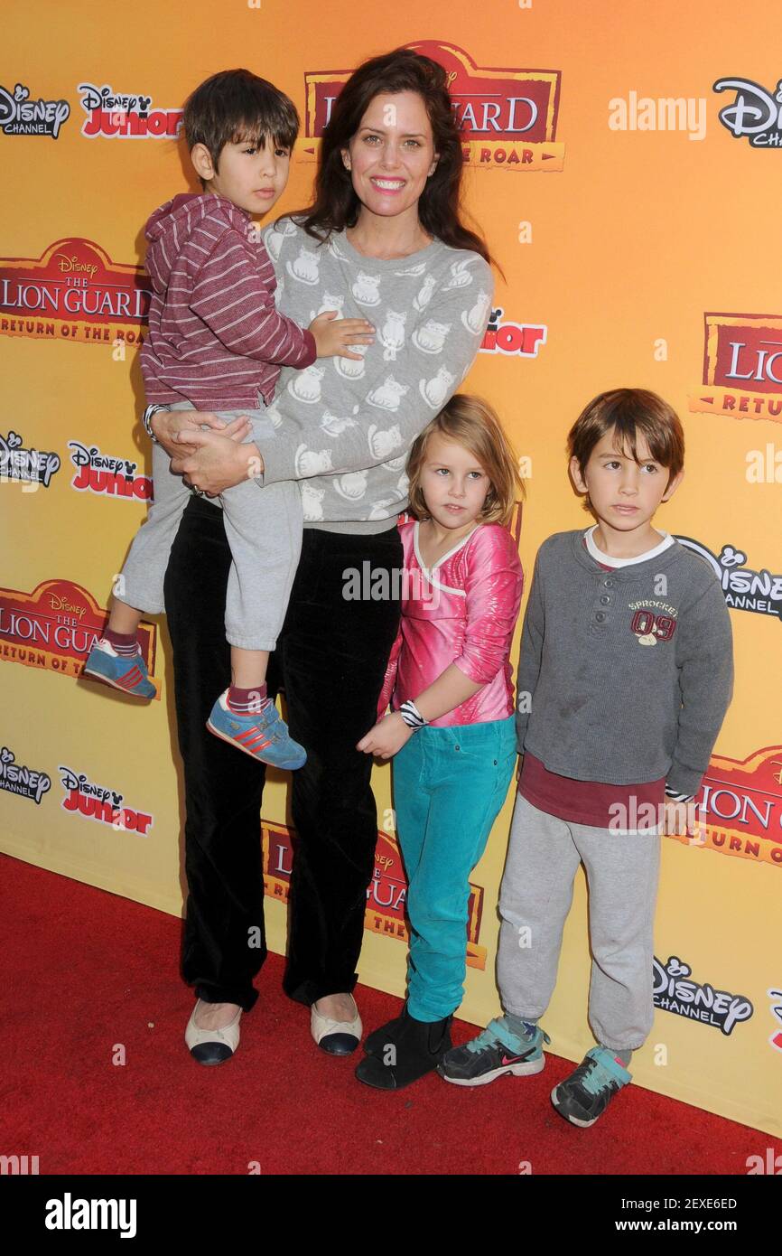 14 novembre 2015 - Burbank, Californie - Ione Skye. 'The Lion Guard ...