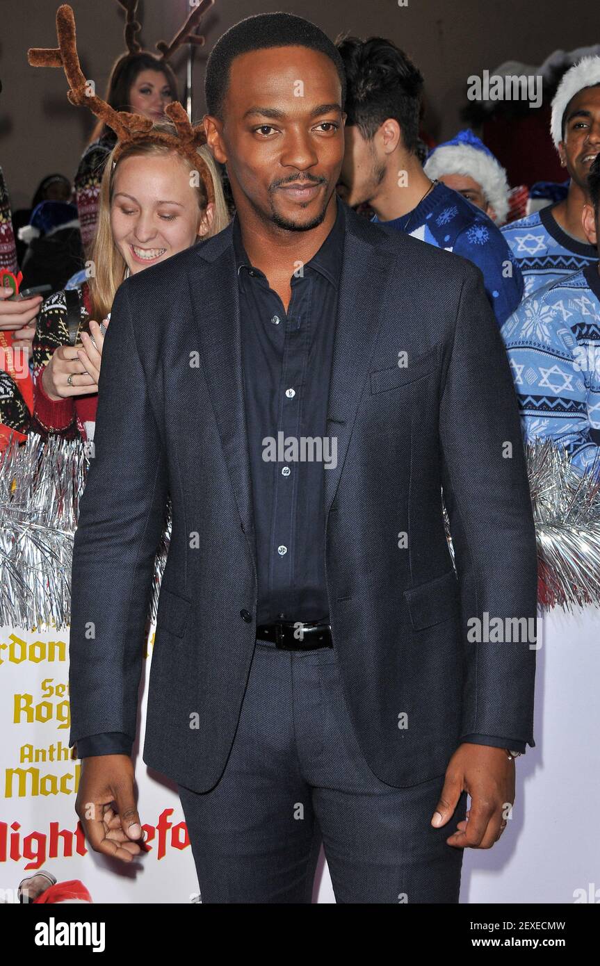 Anthony Mackie arrive à la première « la nuit avant » de Los Angeles ...