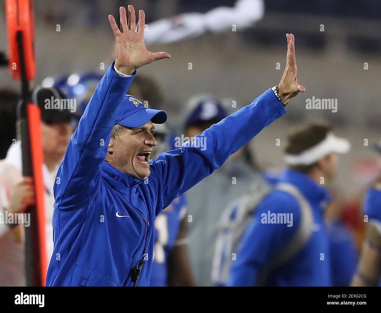 Ron Caragher, entraîneur-chef de l'État de San José, célèbre après une ...