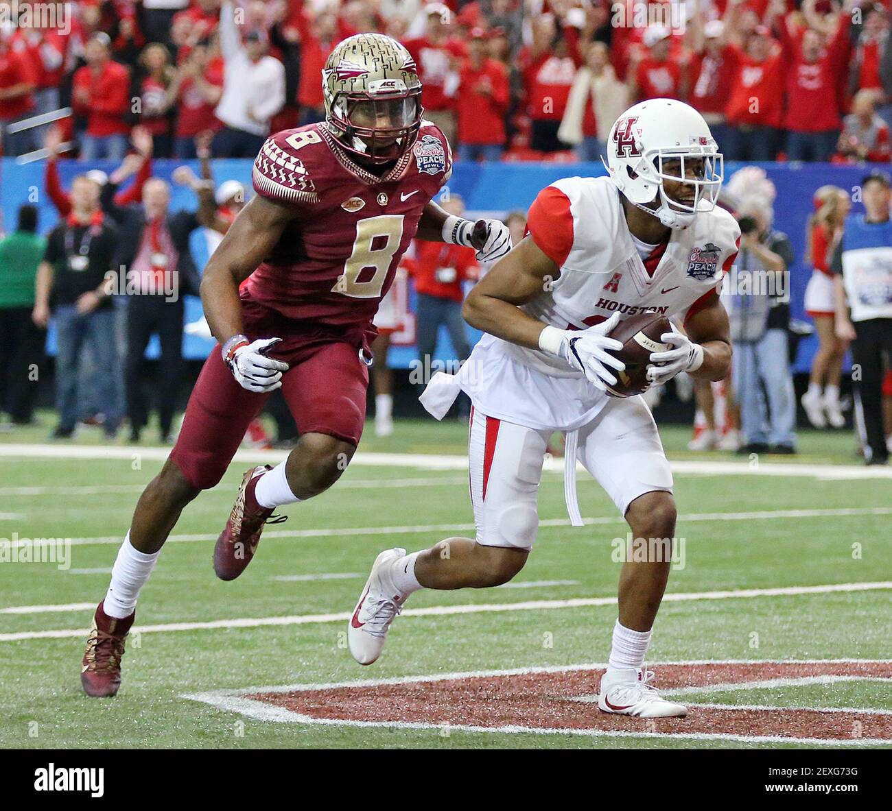 Le grand receveur de Houston, chance Allen, attrape une passe de ...