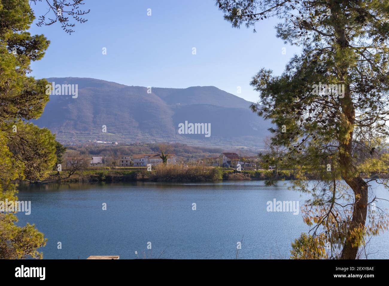 Lago di telese Banque de photographies et d’images à haute résolution ...
