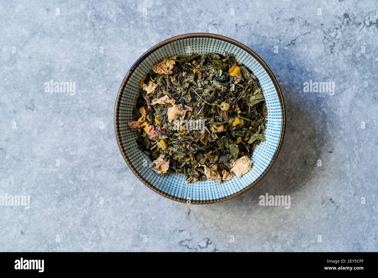 Feuilles de menthe sèches Banque de photographies et d’images à haute ...