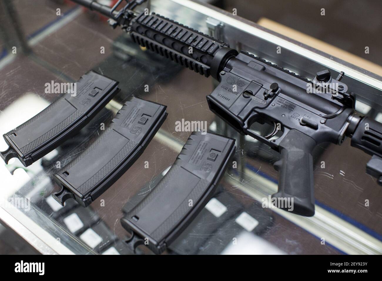 11 janvier 2013 - Chantilly, Virginie - UN fusil d'assaut Colt M4A1 et ...