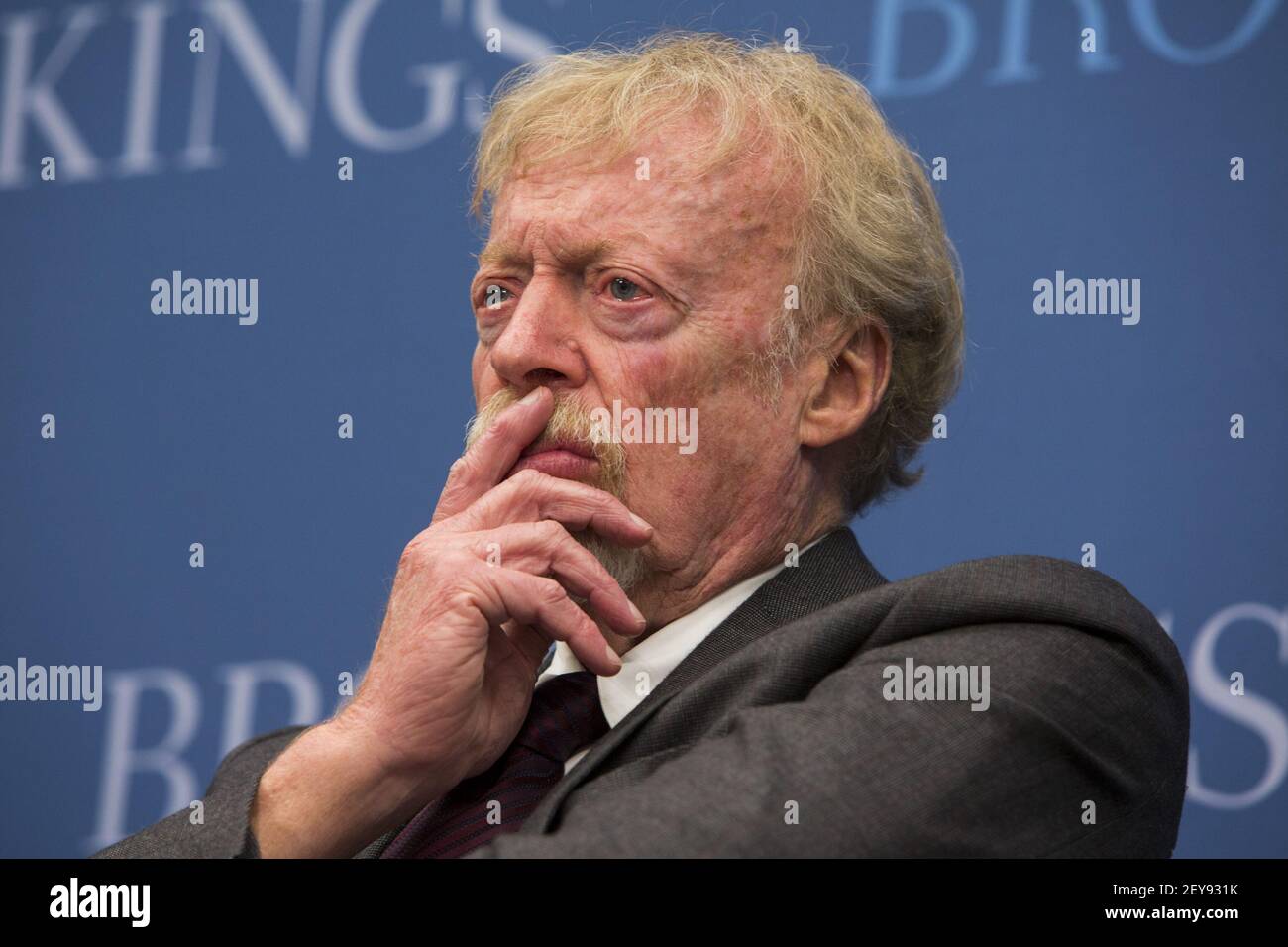 Philip knight chairman co founder nike Banque de photographies et d ...