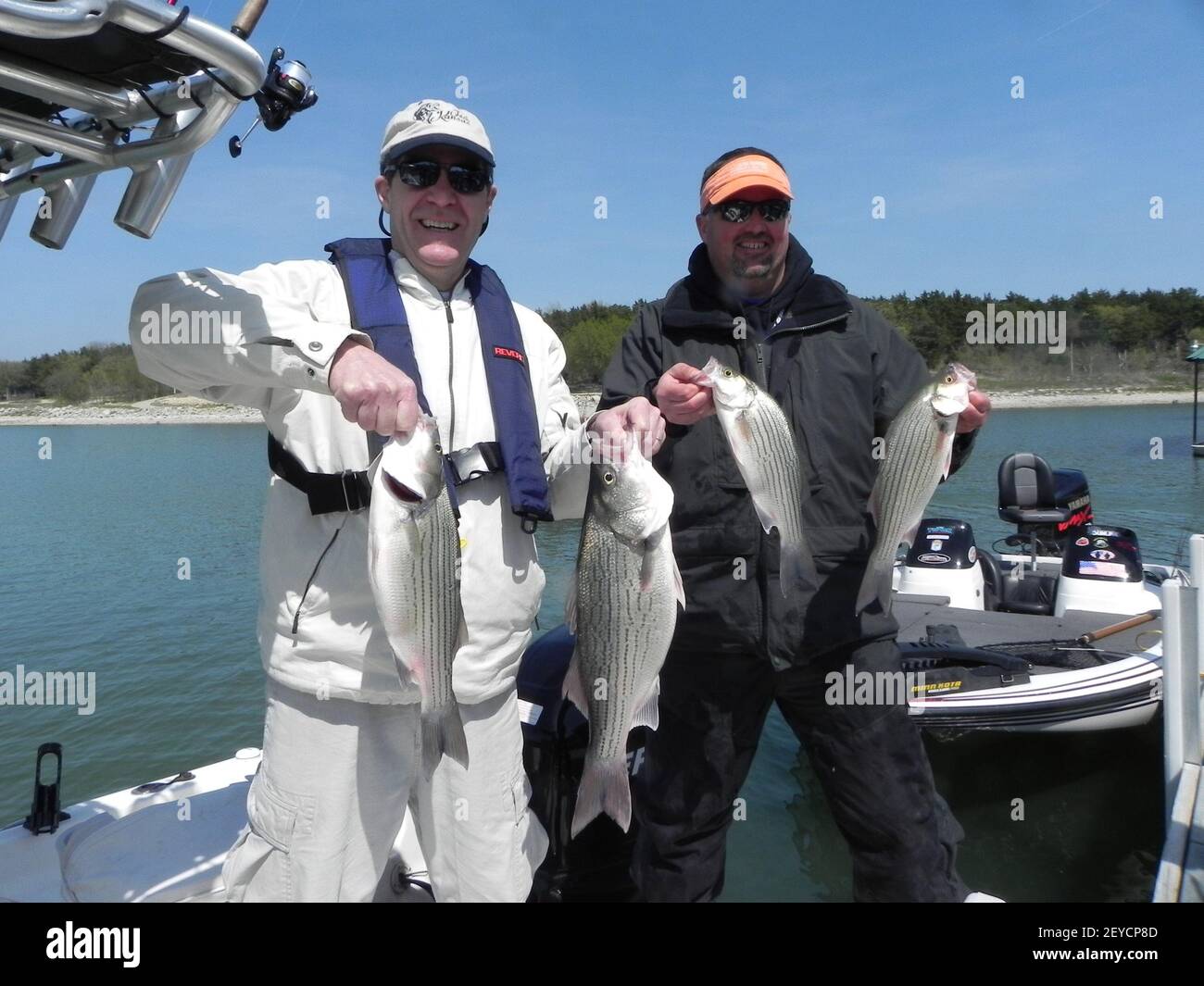 Kansas Gov Sam Brownback, à gauche, et le guide Mike Harris a fait une ...