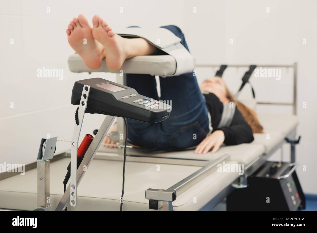 Spinal decompression therapy Banque de photographies et d’images à ...