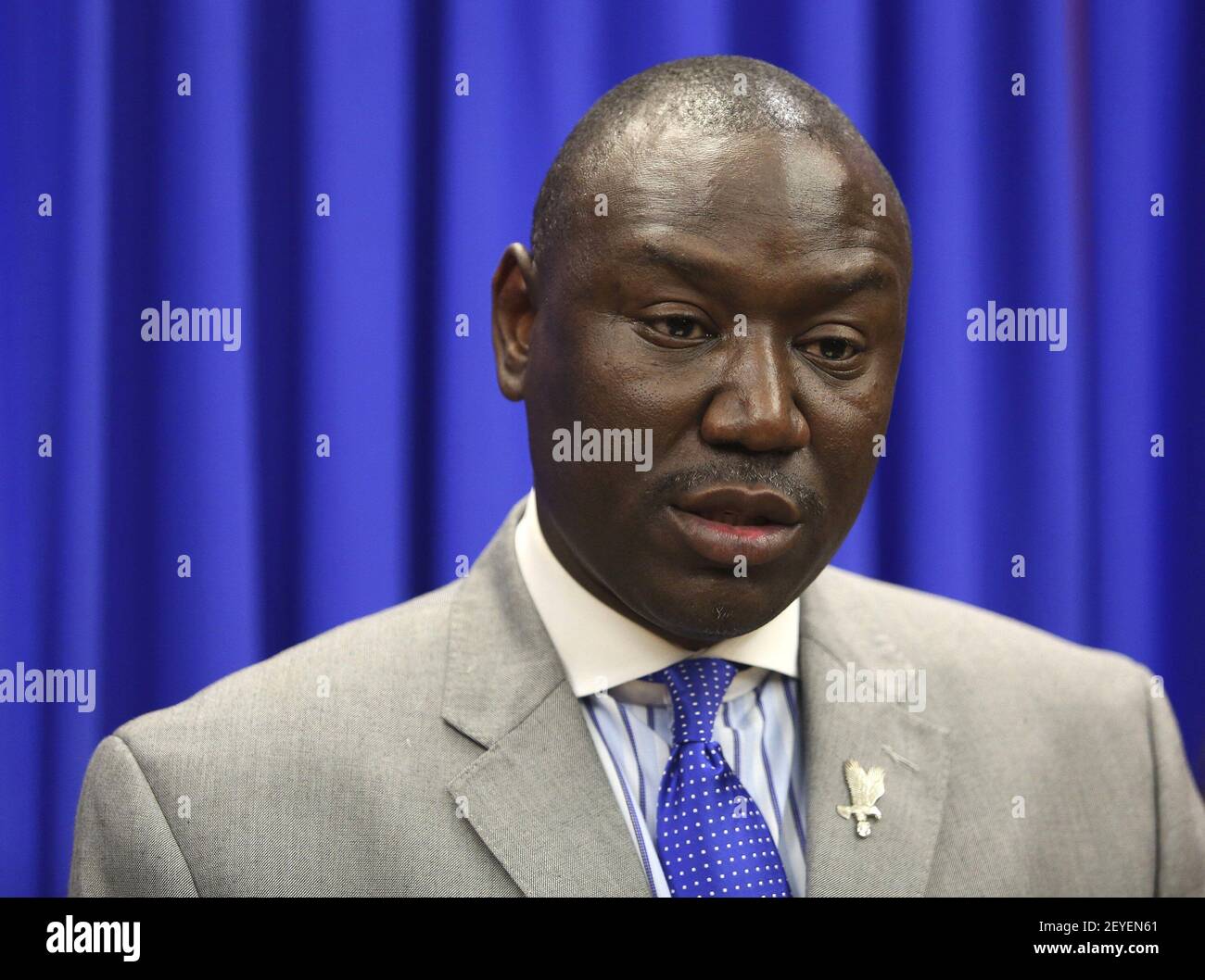 Le procureur de famille de Trayvon Martin, Benjamin Crump, s'adresse ...