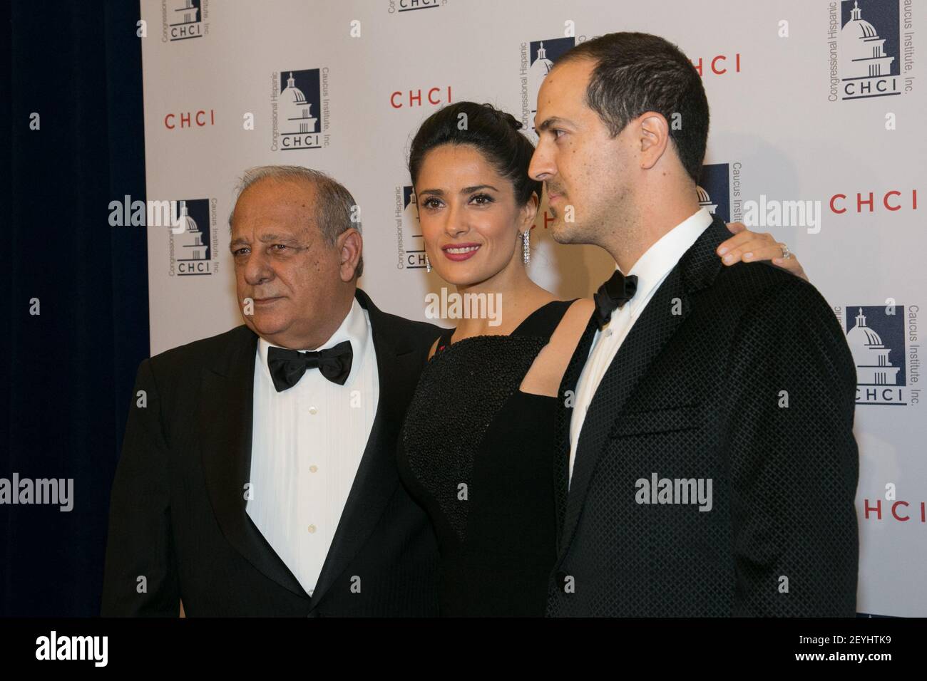 Salma Hayek Pinault avec son père Sami Hayek et son frère Sami Jr. Lors ...
