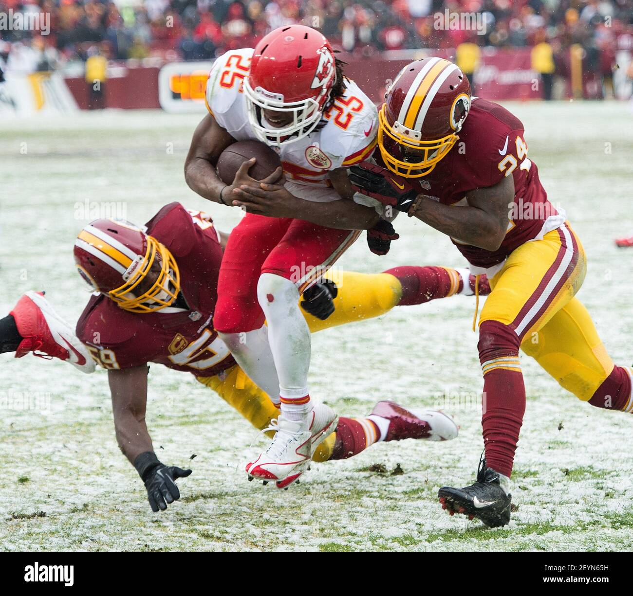 Kansas City Chiefs qui fait marche arrière Jamaal Charles (25) brise ...