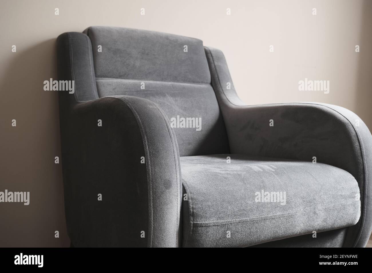 Photo colorée d'un seul siège et symbole de minimalisme. Ancien style ...