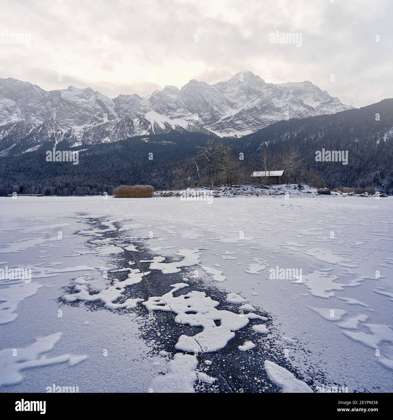Lac eibsee avec zugspitze Banque de photographies et d’images à haute résolution - Alamy