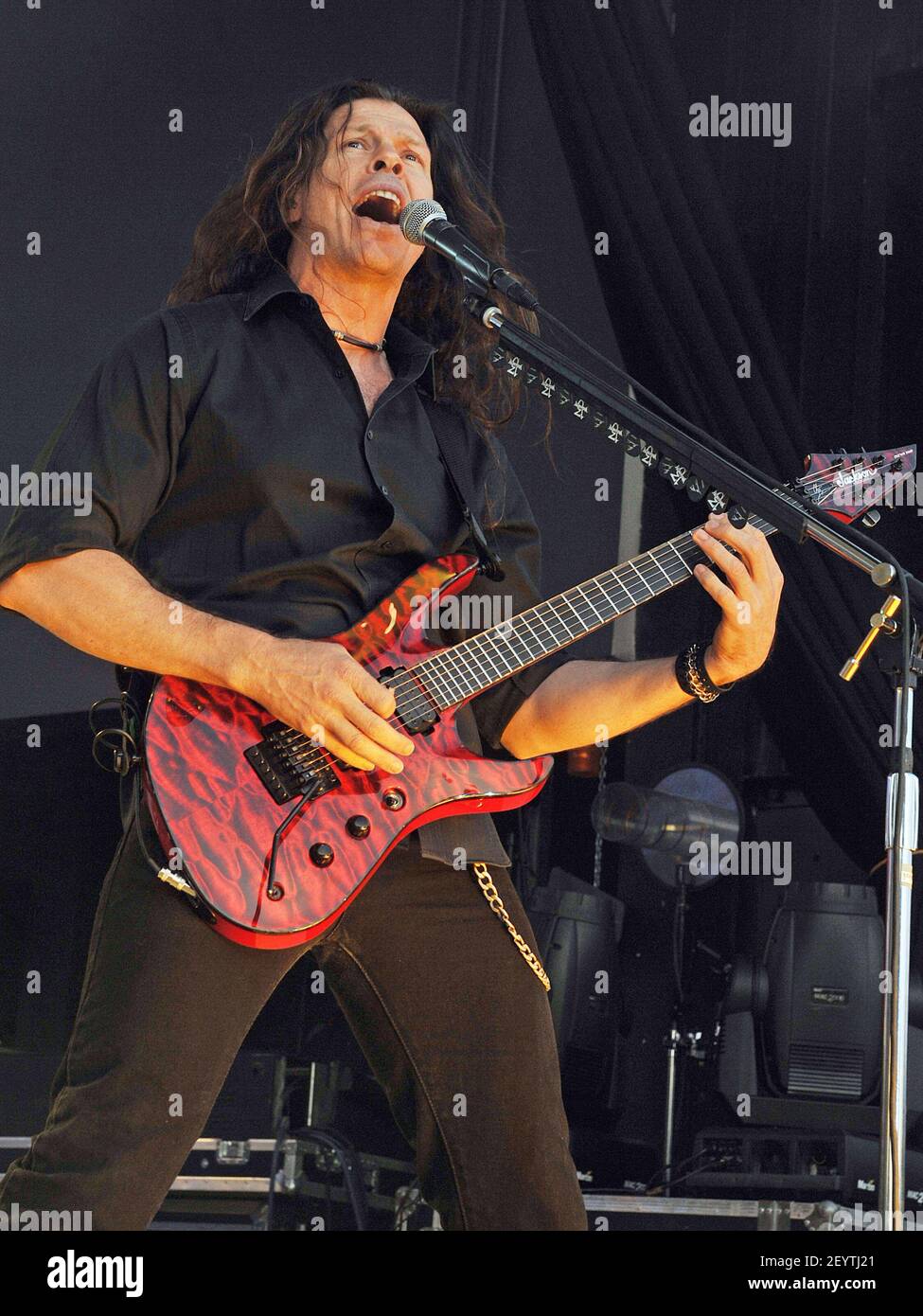 16 mai 2012 - Pittsburgh, PA - le guitariste CHRIS BRODERICK, du groupe ...