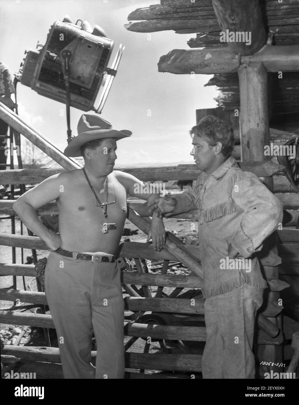 Le directeur GEORGE STEVENS et ALAN LADD sur l'emplacement établi ...