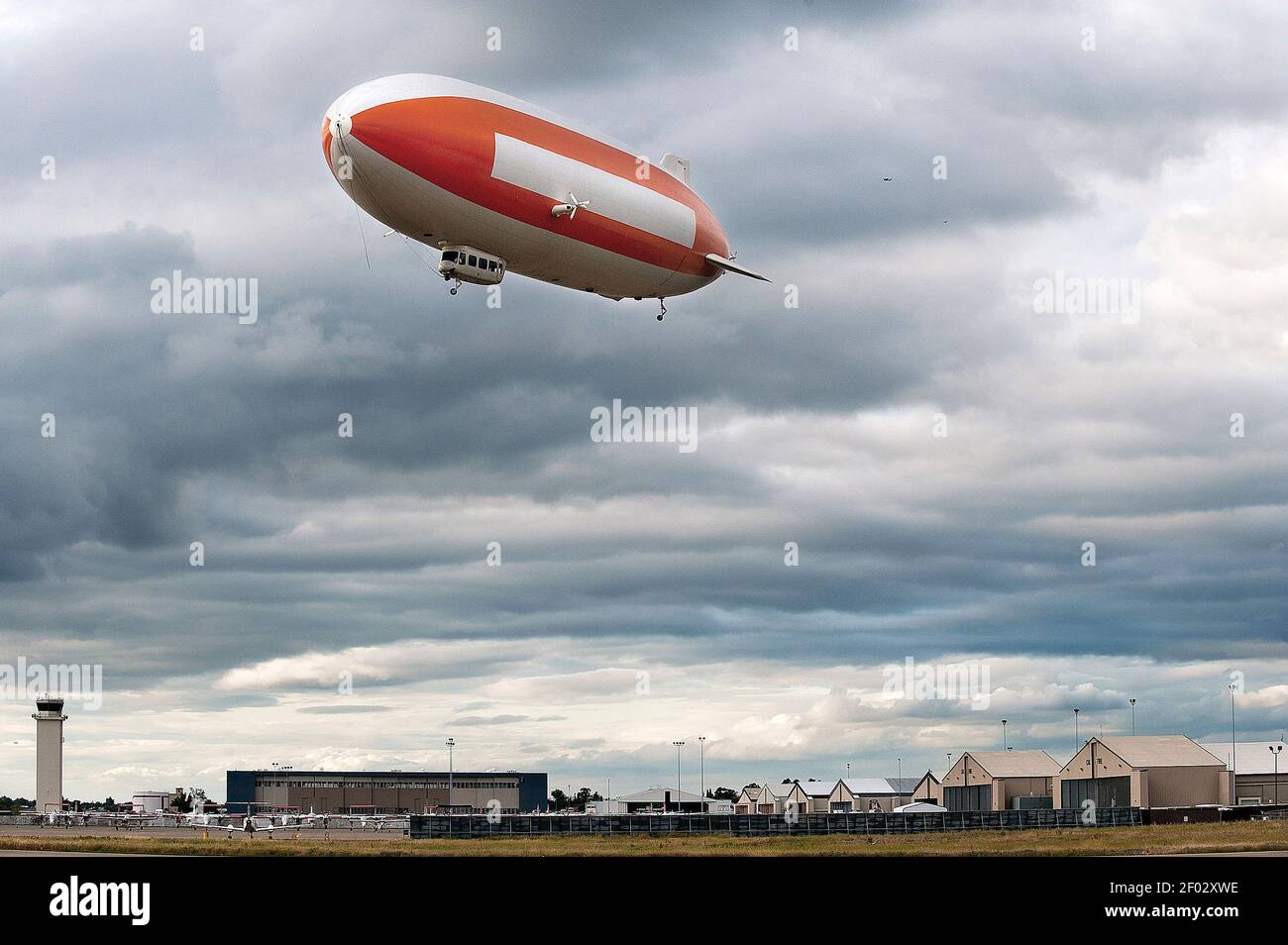 Dirigeable zeppelin nt Banque de photographies et d’images à haute ...