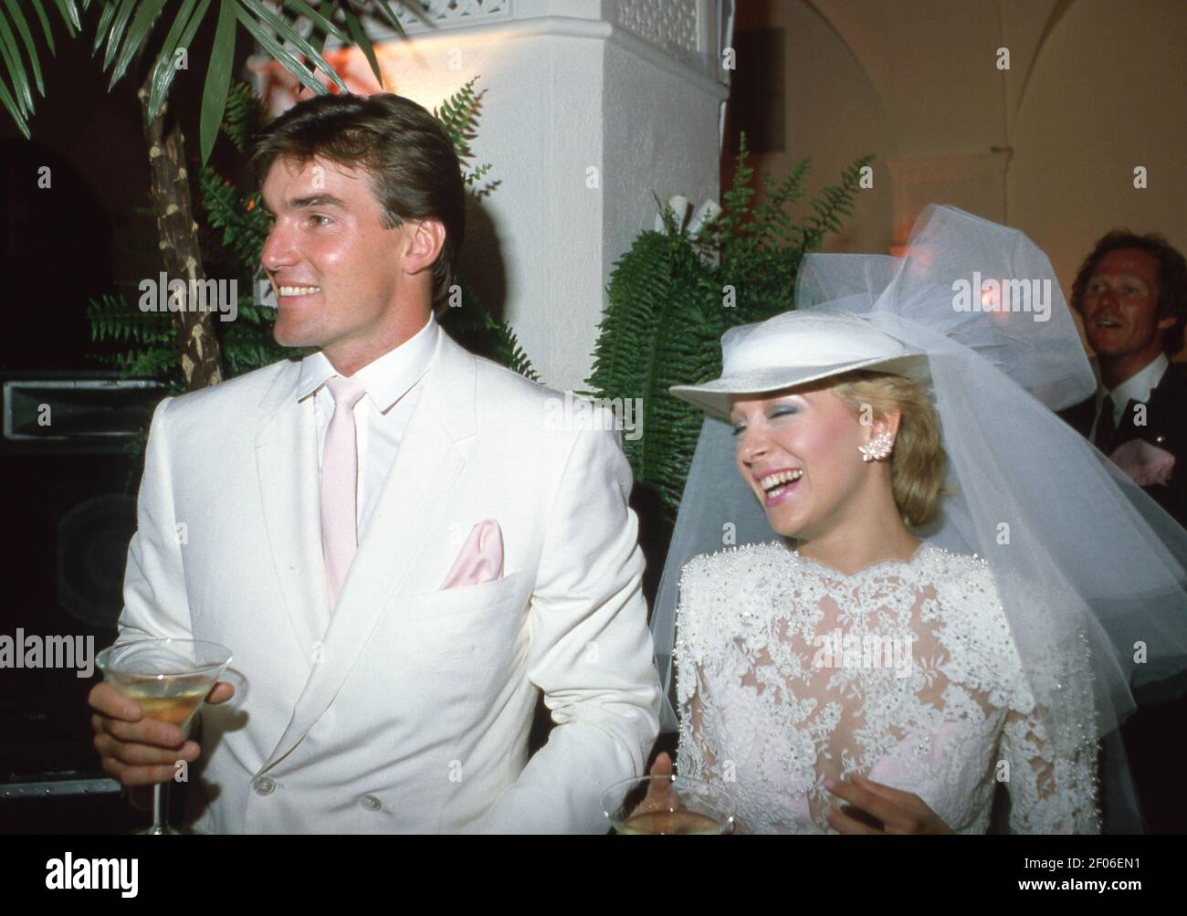 HOLLYWOOD - 1ER MAI : l'acteur Sam J. Jones et la fiancée Lynn Eriks posent pour des ...