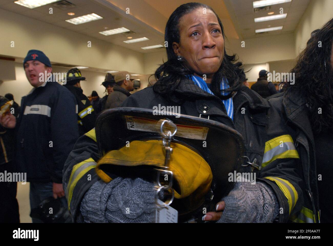Plusieurs centaines de pompiers et de policiers de Camden sont mis à ...