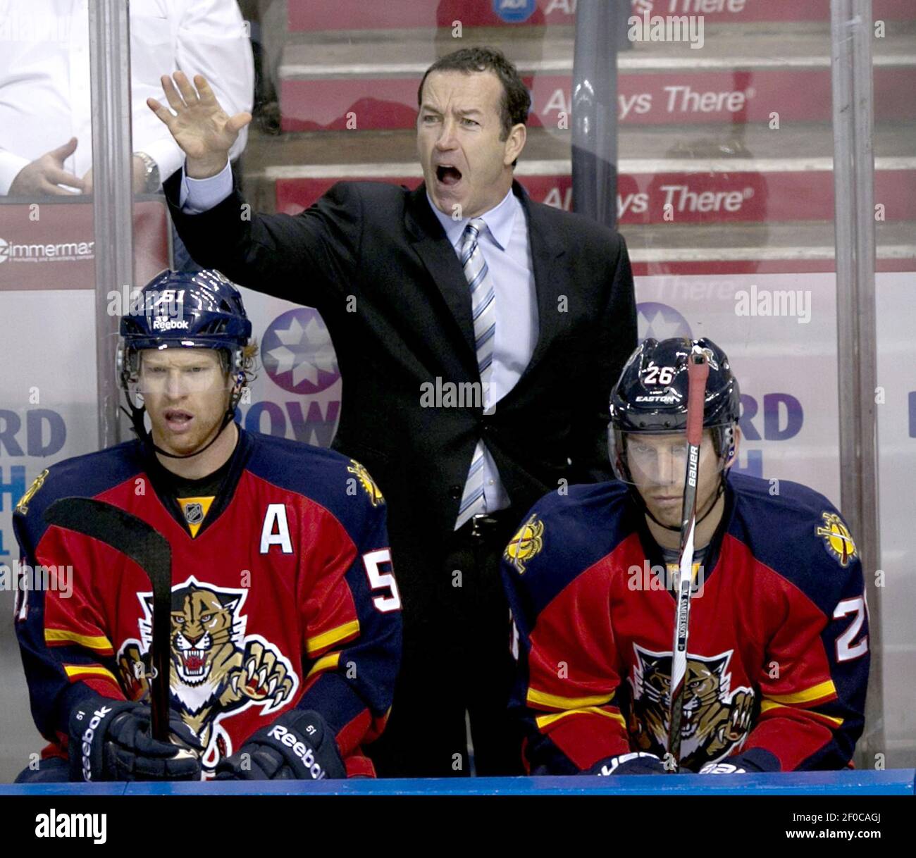 L'entraîneur-chef Kevin Dineen Yells de Florida Panthers à l'équipe de ...