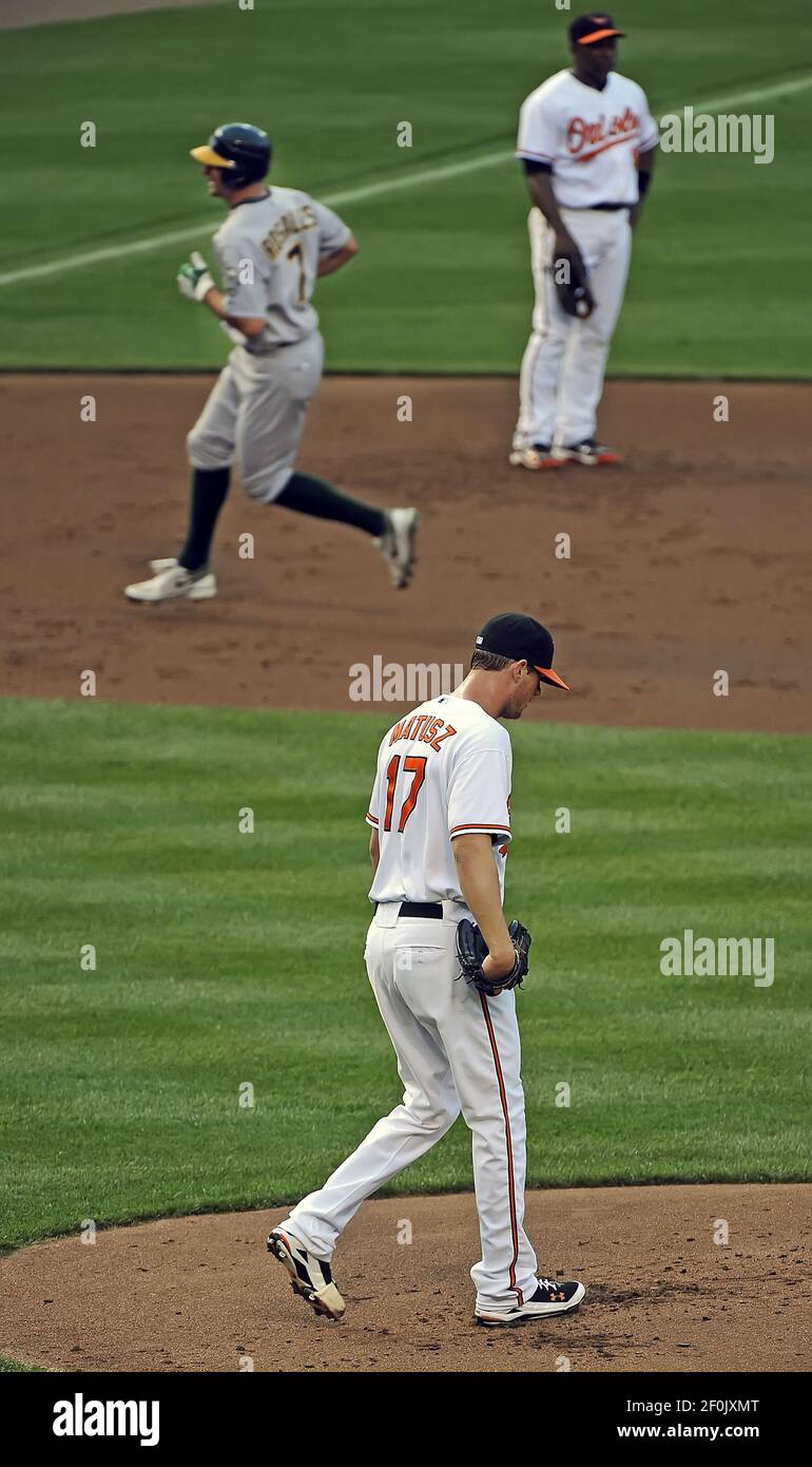 Adam Rosales, de l'Okland A&apos, en haut, arrondit les bases après ...