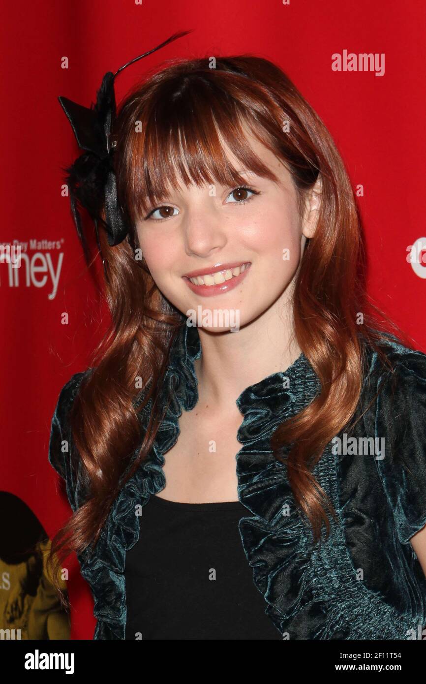 15 décembre 2009- Hollywood, Californie- l'actrice Bella Thorne arrive ...